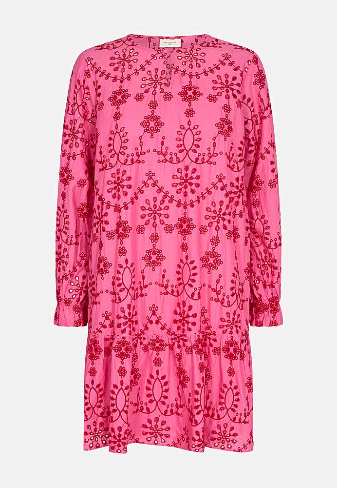 Kaunis mekko reikäkirjonnoilla Frasia Cellbesiltä | Cellbes